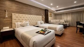 Quarto duplo premium, 1 quarto, geladeira, vista para a cidade | Roupas de cama de algodão egípcio, roupas de cama premium, frigobar