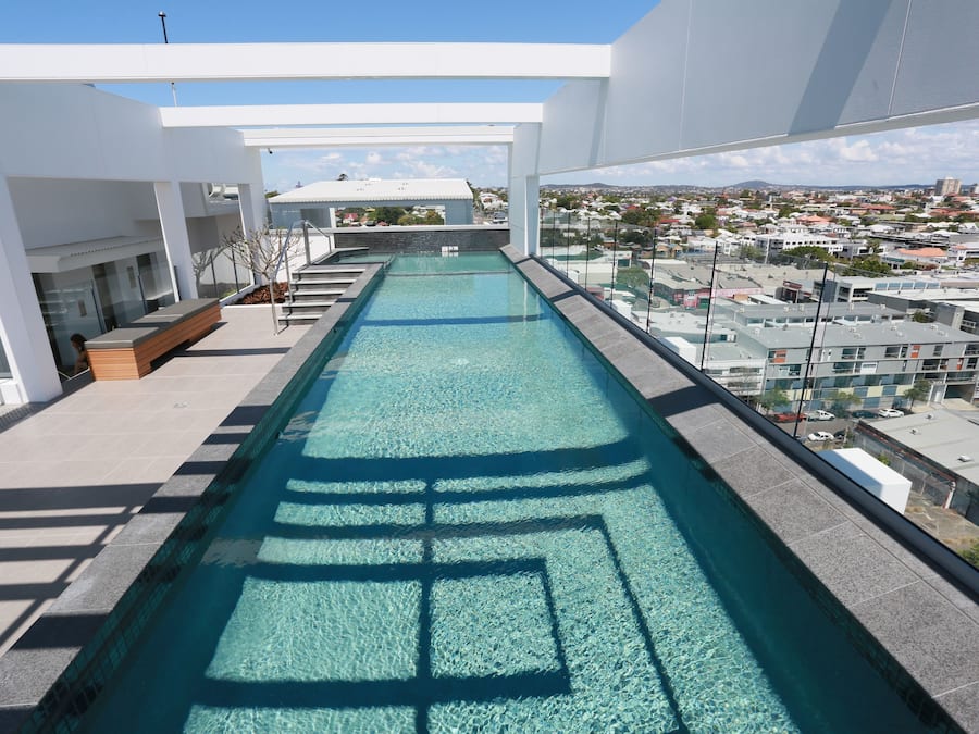 Piscina externa, funciona das 6h às 22h, espreguiçadeiras
