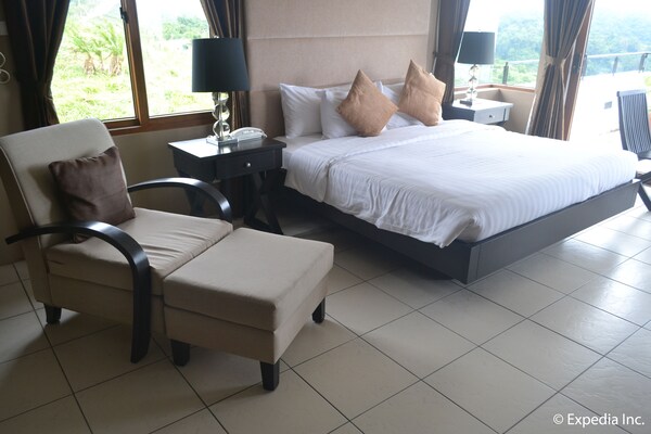 8 Suites By Fat Jimmy's - Tagaytay