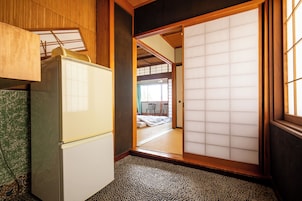 Quarto Tradicional, não fumadores, casa de banho partilhada (Japanese Style, 2F) | Cofre no quarto, Wi-fi grátis, roupa de cama fornecida 