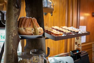 Café da manhã com buffet todos os dias (EUR 10 por pessoa) 