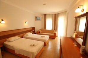 Quarto Standard | Minibar, cortinas/cortinados opacos, Wi-fi grátis 