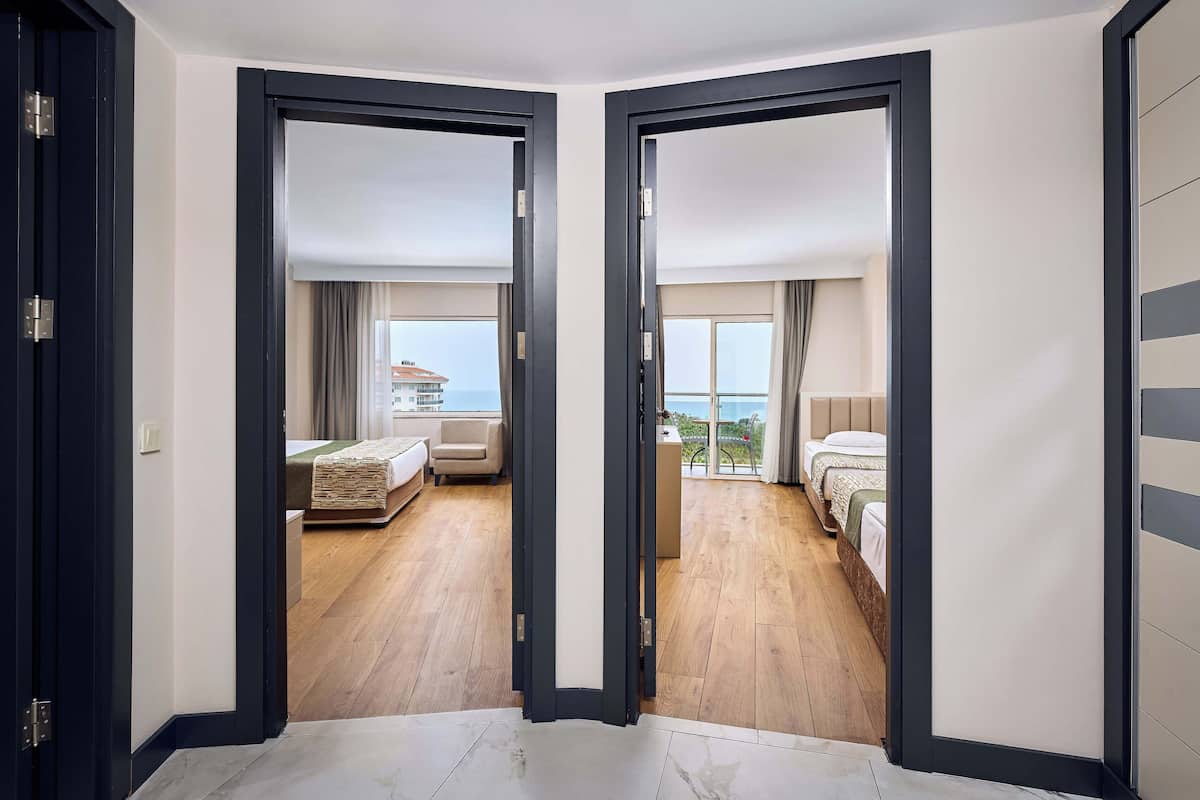 Roupa de alta qualidade, minibar grátis, cofre no quarto, secretária