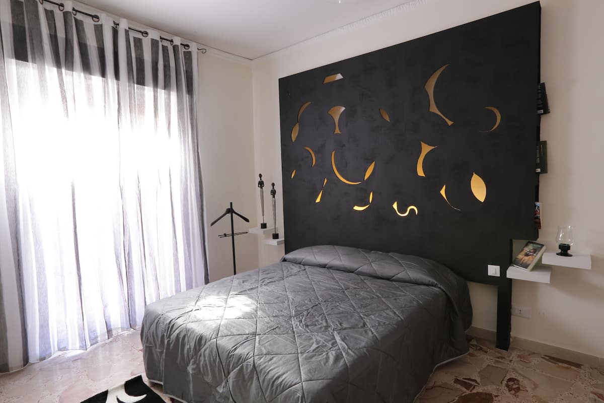 Quarto quádruplo | Lençóis italianos Frette, roupas de cama premium, edredons de pluma