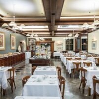 2 restaurantes: servem pequenos-almoços, almoços e jantares