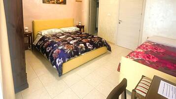 Quarto casal | 1 quarto, escrivaninha, ferros/tábuas de passar roupa, Wi-Fi de cortesia