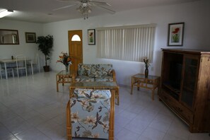 Book Bootle Bay Garden Cottage in West End | Hotels.com