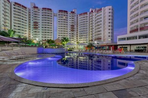 2 piscinas internas, 9 piscinas externas, espreguiçadeiras