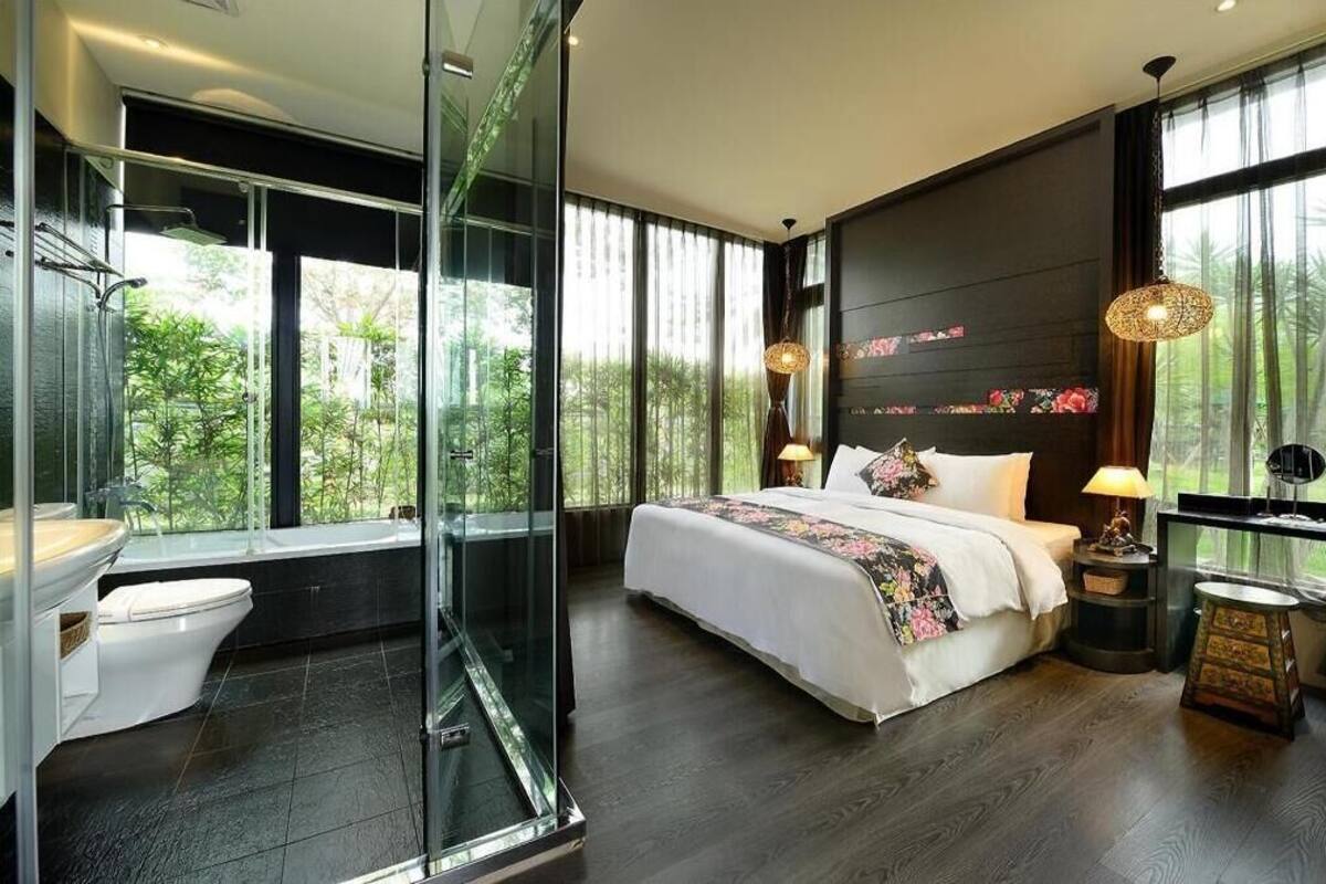 1 quarto, roupa de alta qualidade, secretária