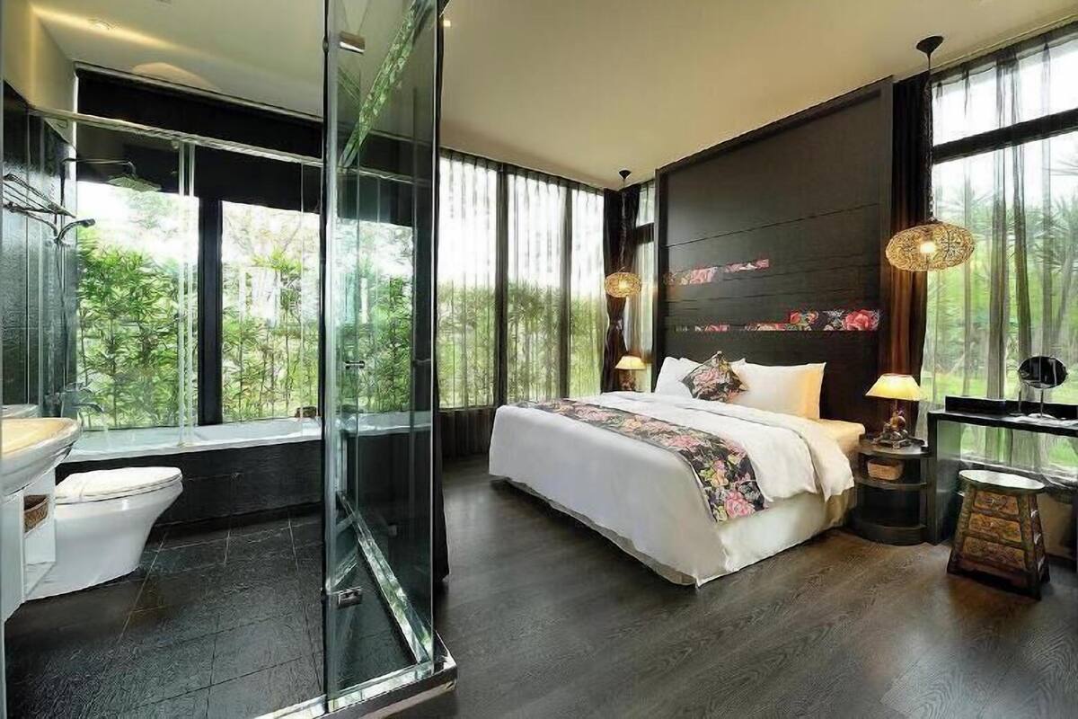 1 quarto, roupa de alta qualidade, secretária