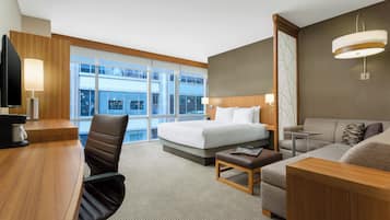 Quarto, 1 cama king-size e sofá-cama (Specialty) | Cofre no quarto, secretária