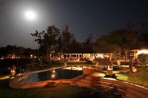 2 piscinas exteriores 
