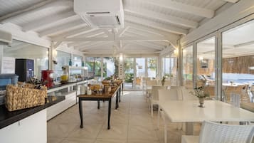 Pequeno-almoço tipo buffet diário incluído