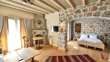 Quarto superior | Roupas de cama premium, frigobar, escrivaninha