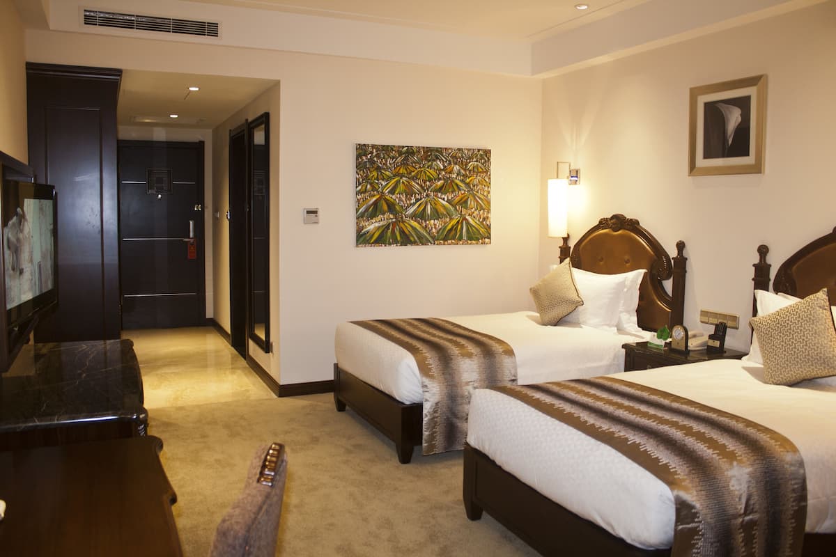 Quarto duplo superior | Roupas de cama premium, frigobar, cofres nos quartos, escrivaninha