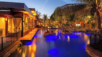 2 piscinas exteriores