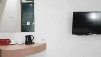 Minibar, cofre no quarto, com decoração personalizada, secretária