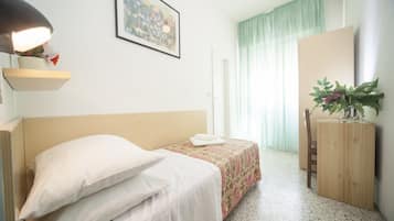 Cofres nos quartos, escrivaninha, quartos à prova de som