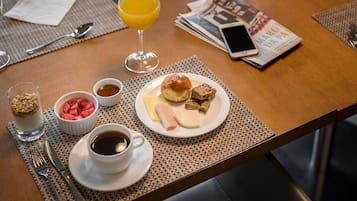 Pequeno-almoço tipo buffet diário incluído