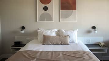 Quarto Comfort, 1 cama queen-size, vista para o rio | Camas de colchão Select Comfort, secretária, quartos insonorizados