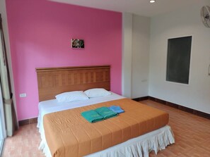 Quarto Duplo Superior | Casa de banho | Um polibã, artigos de higiene pessoal grátis, toalhas fornecidas 