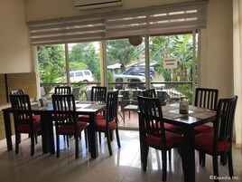 Pequenos-almoços, almoços, jantares servidos, cozinha filipina 