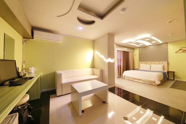 Quarto casal luxo | Escrivaninha, Wi-Fi de cortesia