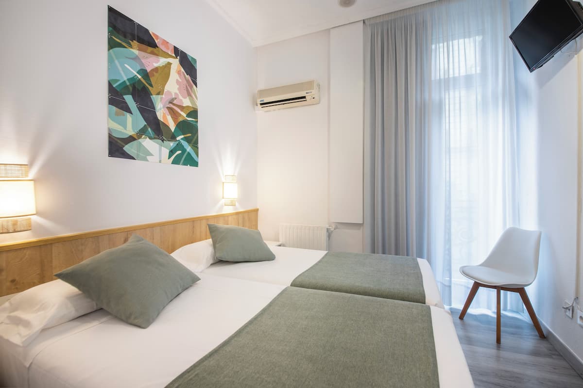 Quarto Twin | Com decoração personalizada, com mobília individualizada