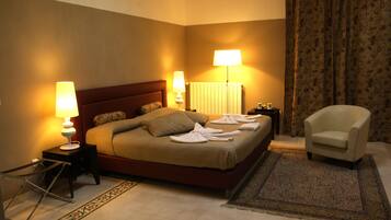 Suite | Roupa de alta qualidade, camas de colchão viscoelástico, minibar