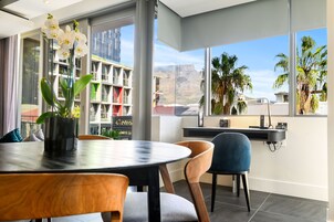 Apartamento superluxo, 1 quarto, cozinha | Vista do quarto