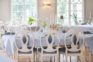 Café da manhã, almoço e jantar; culinária local 