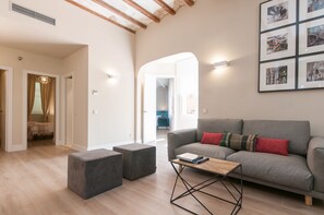 Apartamento exclusivo, 3 quartos, terraço | Área de estar | TV de tela plana