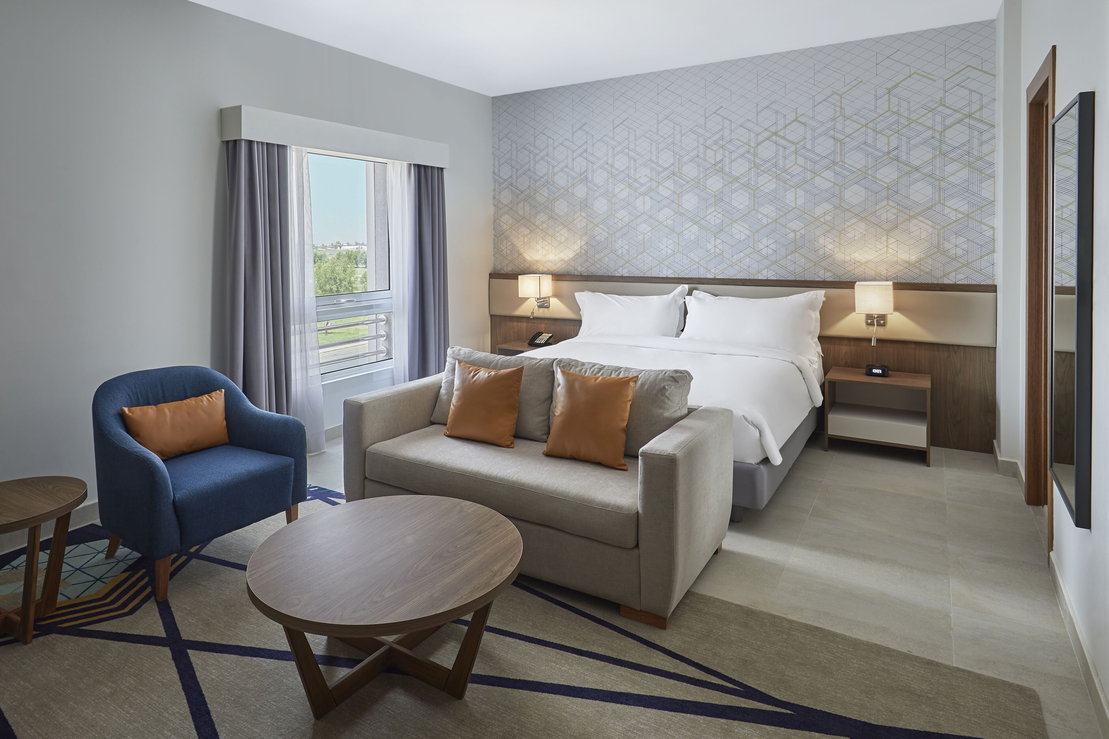 Suite, 1 cama king-size (Living Dining Area) | Roupa de alta qualidade, edredões de penas, minibar, cofre no quarto 