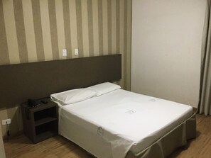 Quarto Duplo Standard | Minibar, quartos insonorizados, camas desdobráveis/extra grátis 