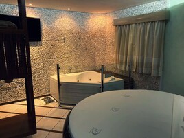 Suíte | Frigobar, quartos à prova de som, camas extras/dobráveis