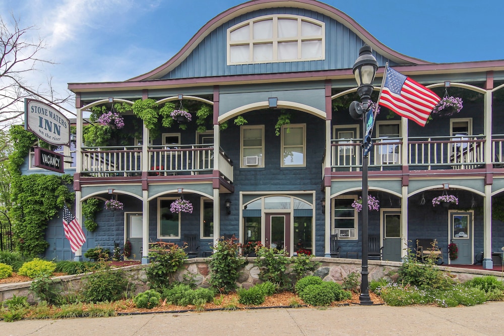 Stone Waters Inn - Michigan