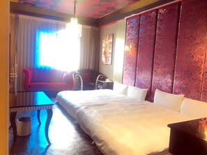 Quarto quádruplo básico | Frigobar (abastecido com itens grátis), quartos à prova de som