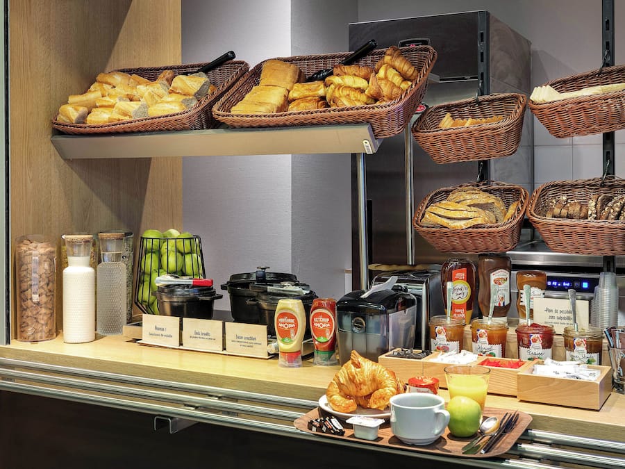 Pequeno-almoço tipo buffet diário mediante uma taxa