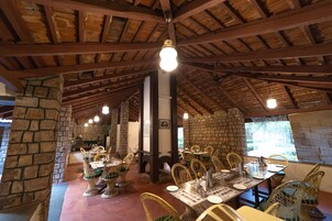 Café da manhã, almoço e jantar; culinária indiana 