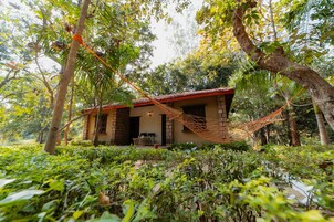 Quarto solteiro luxo, 1 cama de casal, acessível, vista para o lago | Vista do quarto