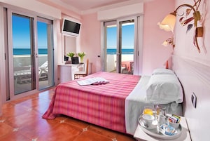 Sky Plus Matrimoniale | Cofre com capacidade para portátil, secretária, quartos insonorizados 