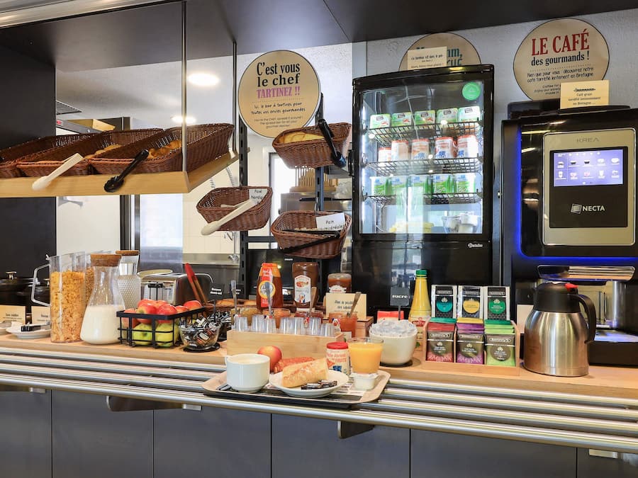 Pequeno-almoço tipo buffet diário mediante uma taxa