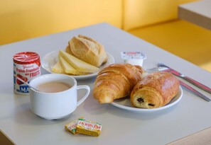 Café da manhã com buffet todos os dias mediante uma taxa