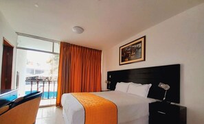 Quarto casal superior | Wi-Fi de cortesia, roupa de cama