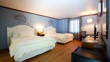 Quarto Signature, 2 camas queen-size, casa de banho privativa, junto ao jardim | 3 quartos, secretária, ferro/tábua de engomar, Wi-fi grátis