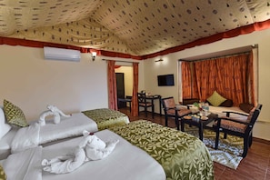 Quarto superluxo, 1 cama King | Frigobar, cofres nos quartos, escrivaninha, Wi-Fi de cortesia