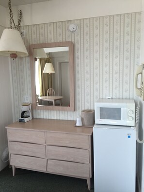 Quarto standard, 2 camas de casal (TYPE 2) | Comodidades do banheiro | Chuveiro/banheira combinados, toalhas de banho