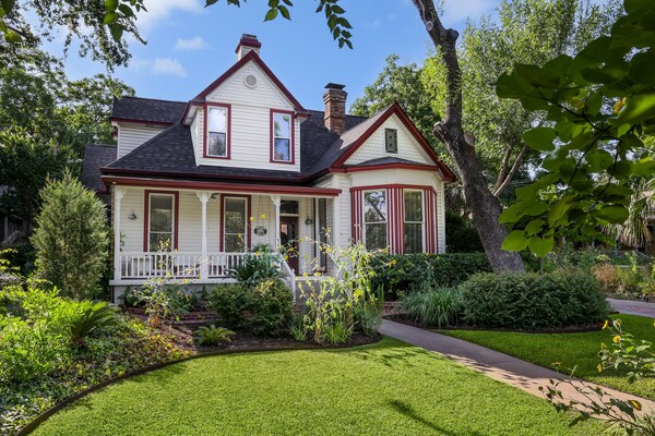 Brava House Bed And Breakfast - Austin, TX