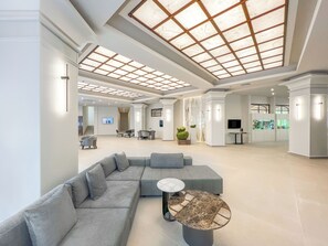 Área de estar no saguão