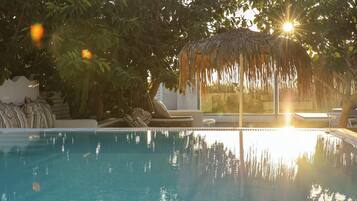 2 piscinas exteriores, espreguiçadeiras